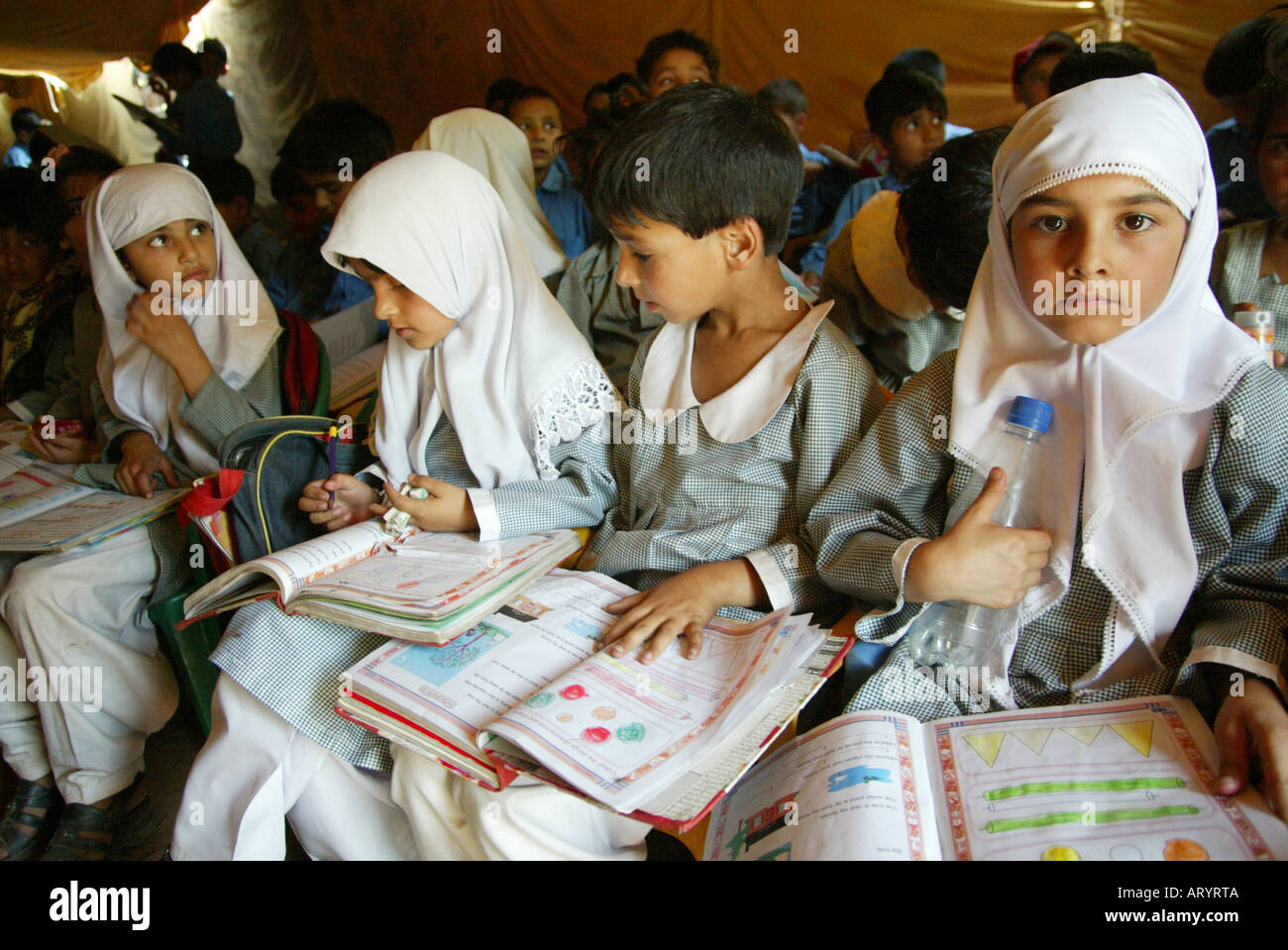 students in school in Pakistan Stock Photo - Alamy