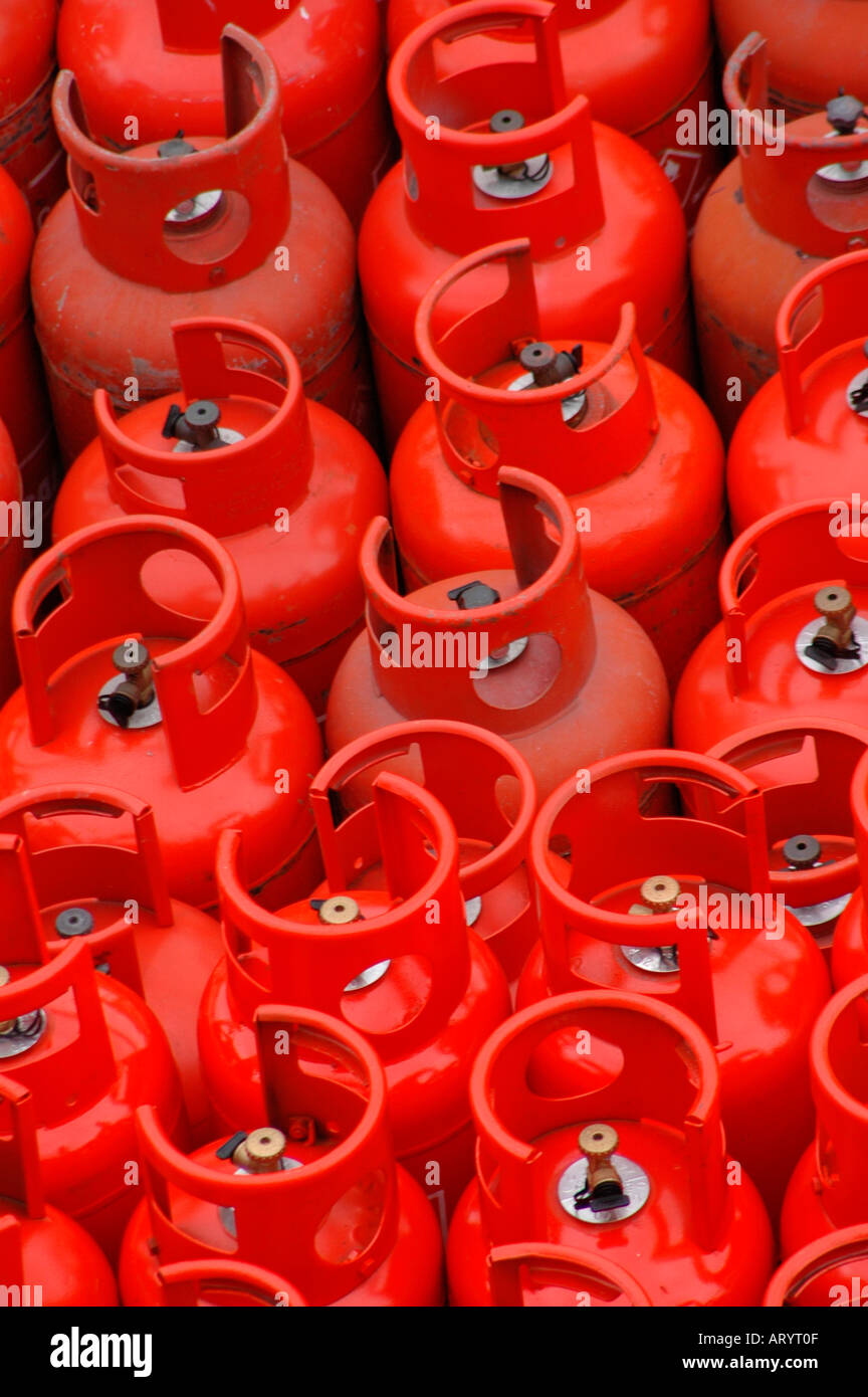 Red gas cylinders in transit hi-res stock photography and images - Alamy