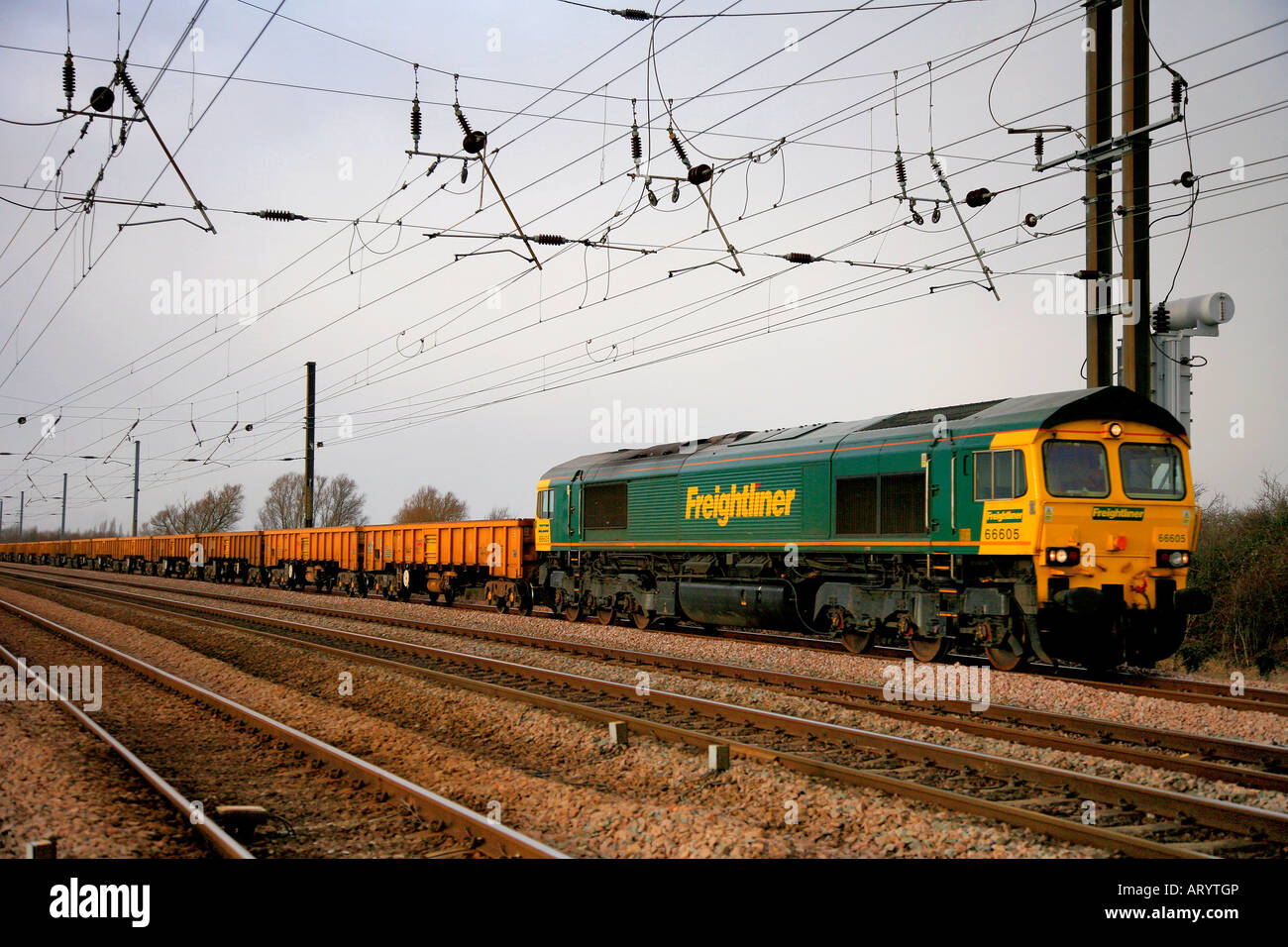 66605 Freightliner diesel train Lolham East coast main line ...