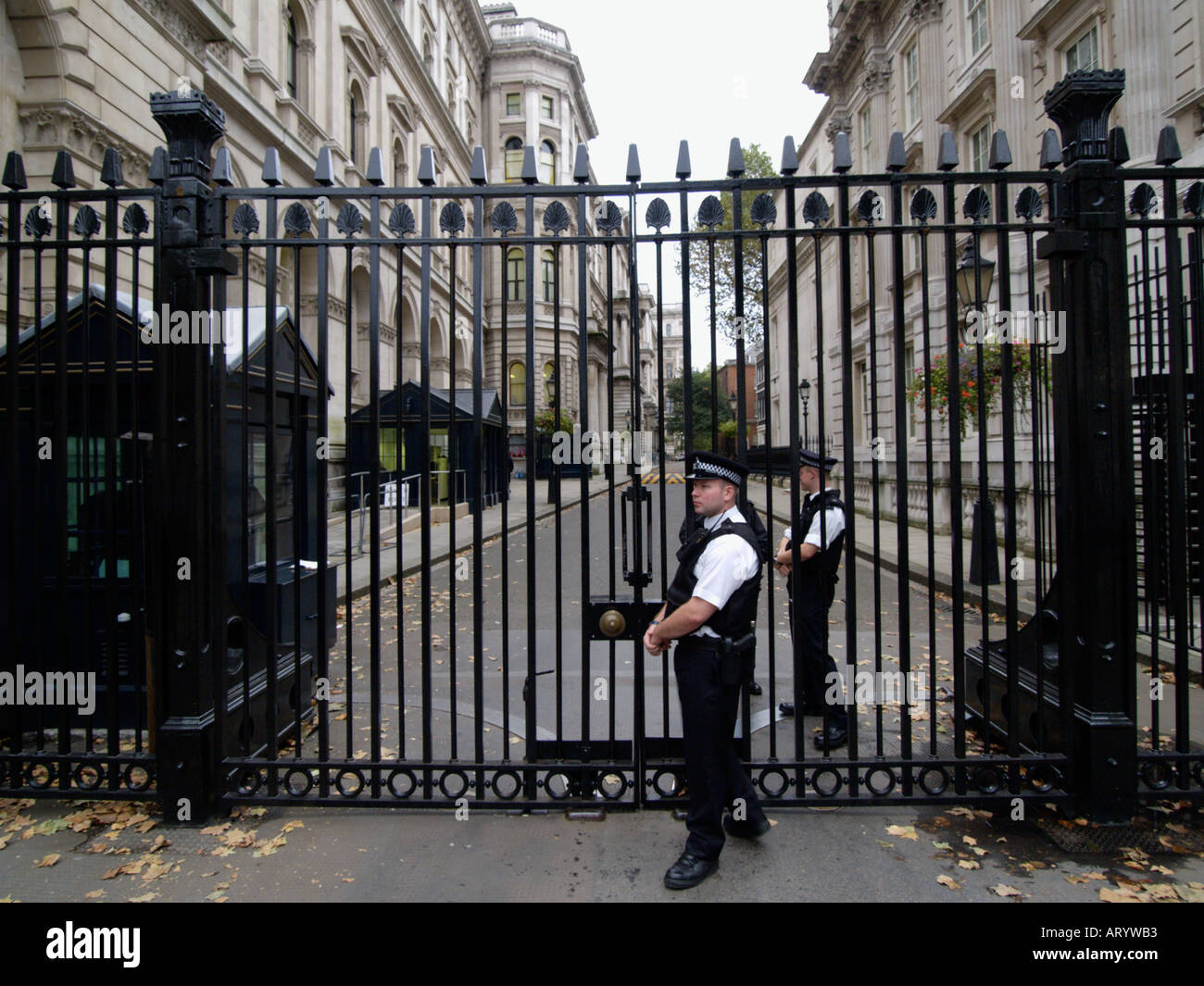 Downing street guards hi-res stock photography and images - Alamy