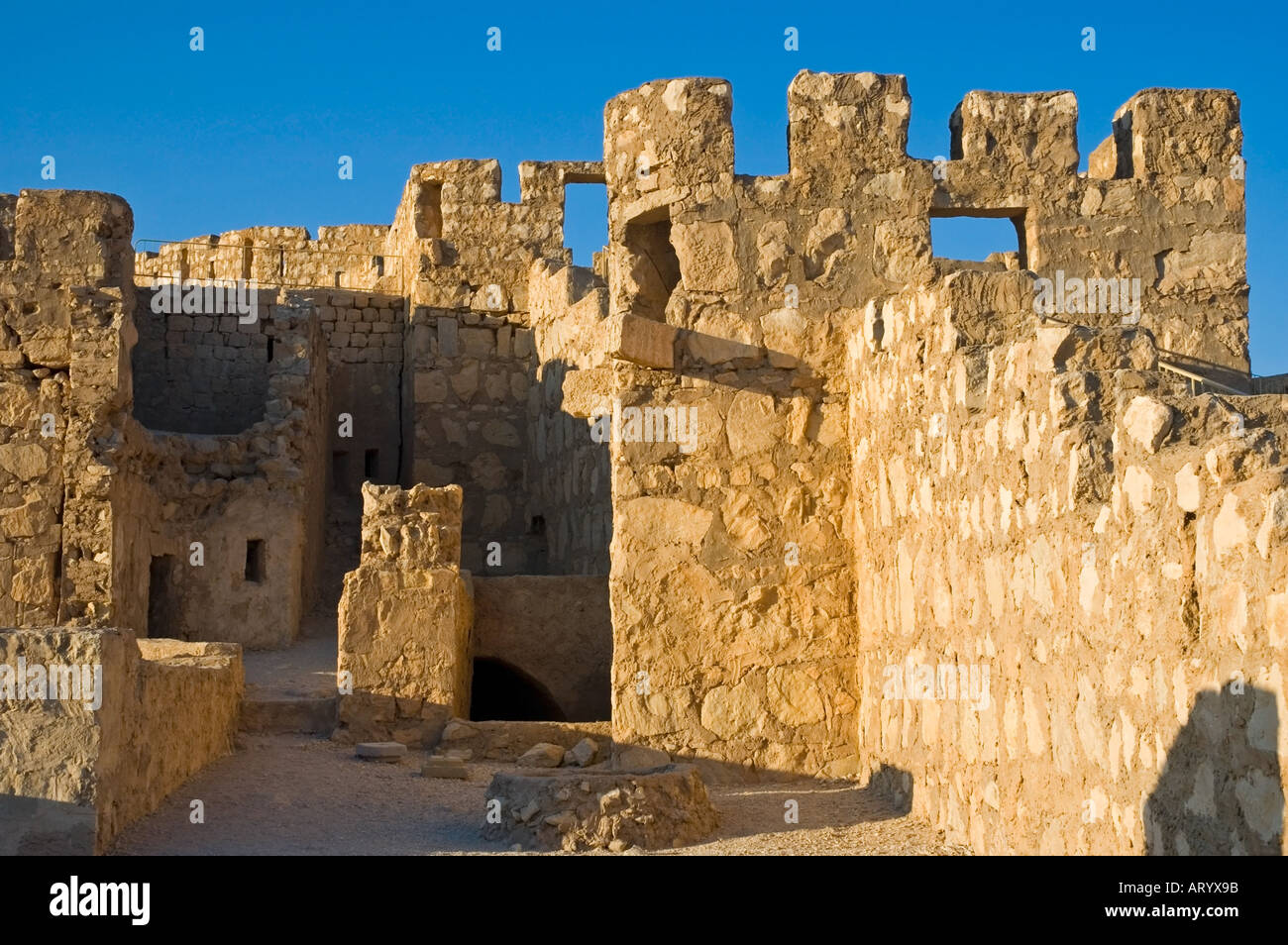 The Arab Castle, Qalaat Ibn Maan, overlooks Palmyra, Central Syria ...