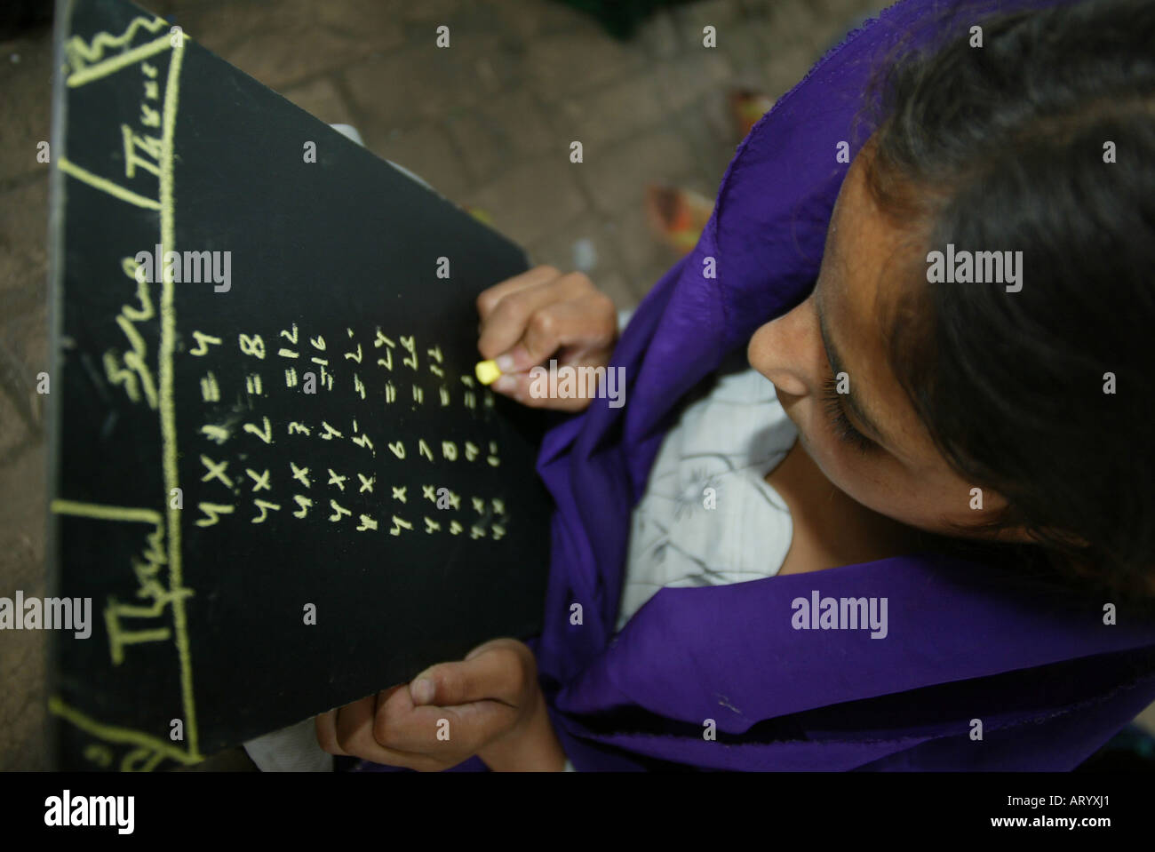 Pakistan child writing hi-res stock photography and images - Alamy