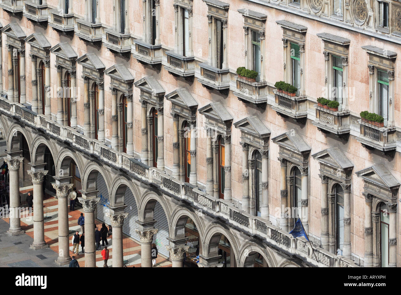 Piazza duomo milan italy hi-res stock photography and images - Alamy