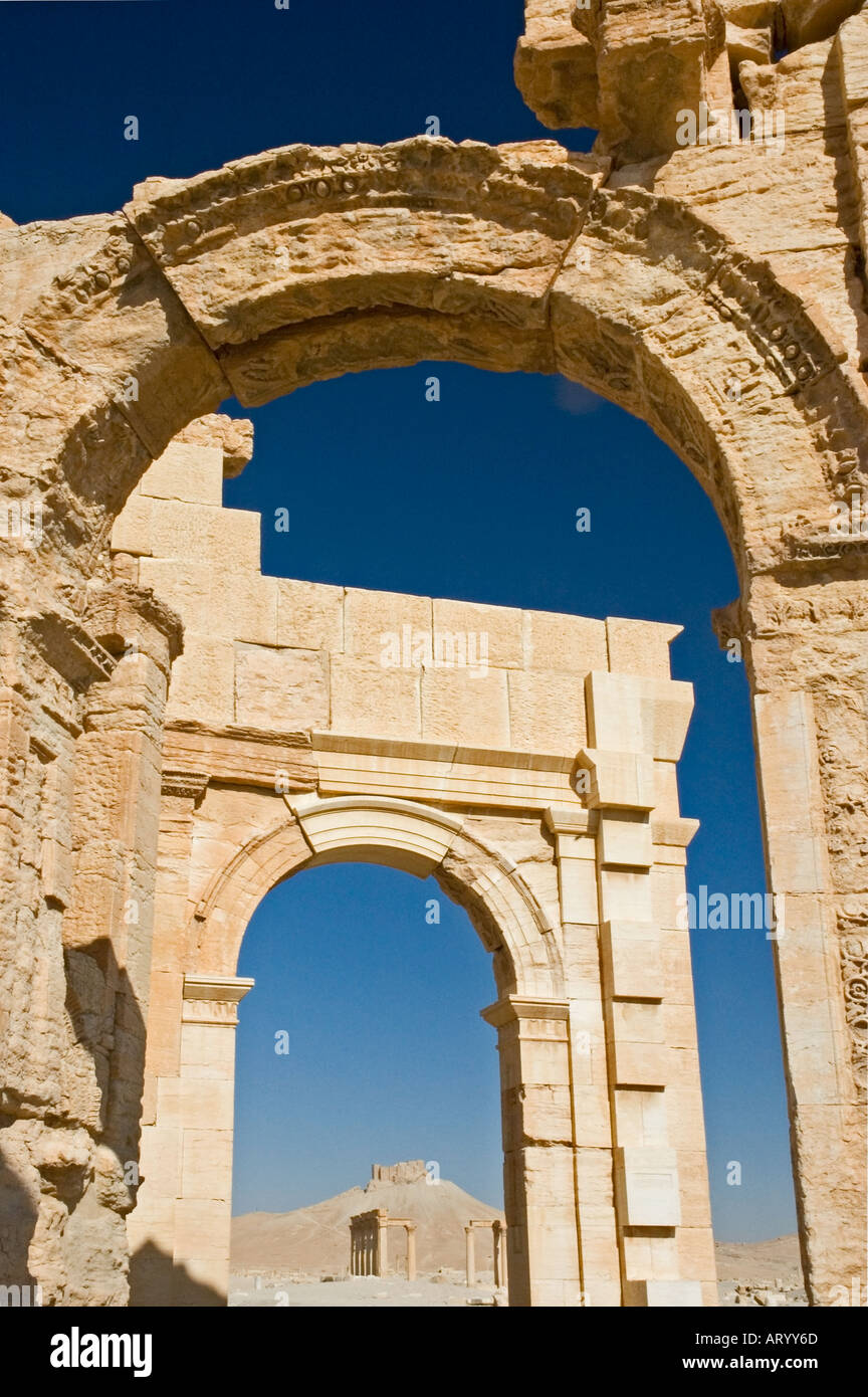 Triumphal arch palmyra syria hi-res stock photography and images - Alamy
