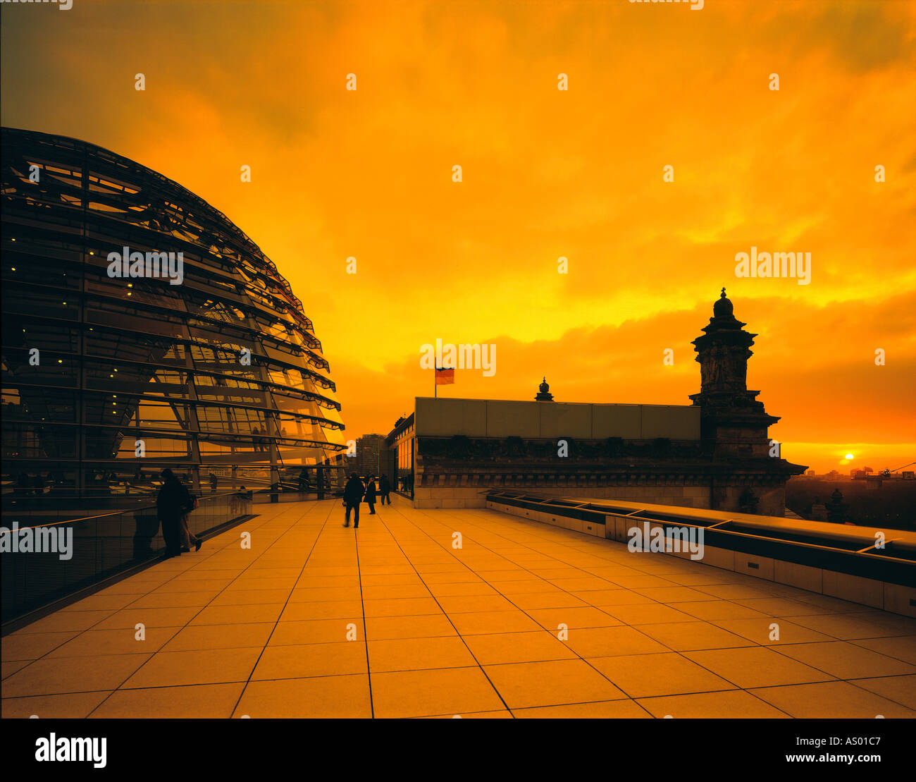 Dome roof terrace reichstag building hi-res stock photography and images - Alamy