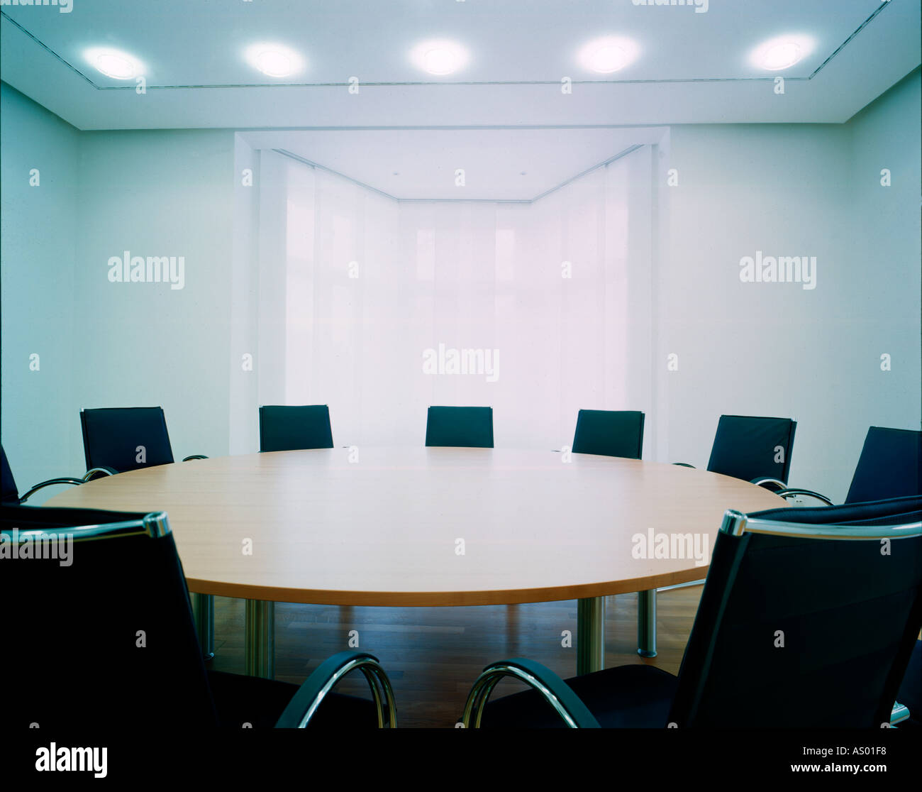 round table in a conference room Stock Photo - Alamy