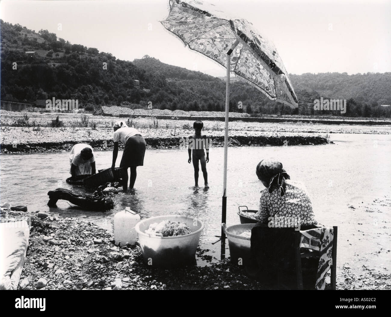Cleaning riverbanks hi-res stock photography and images - Alamy