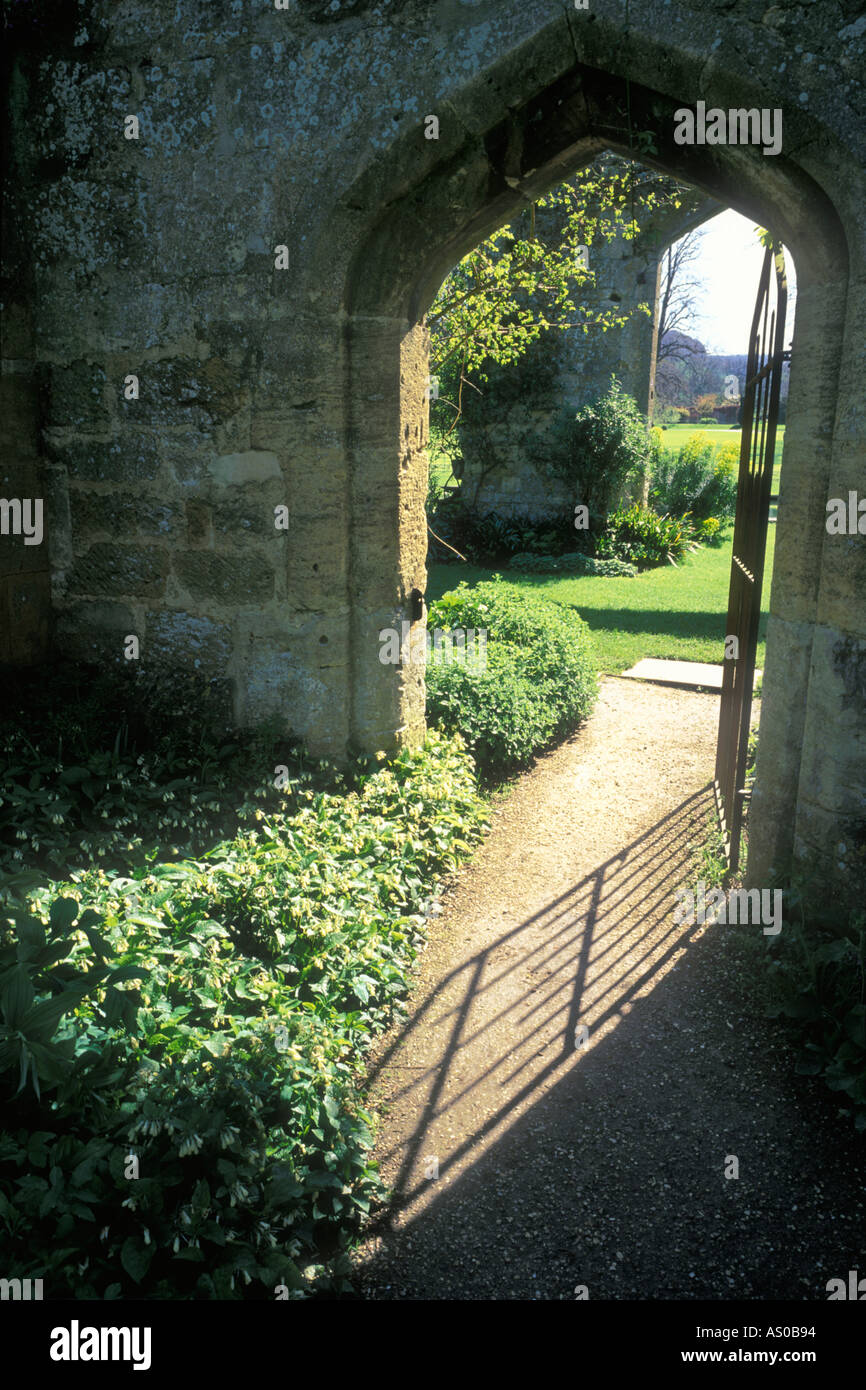 Archway Garden England High Resolution Stock Photography and Images - Alamy