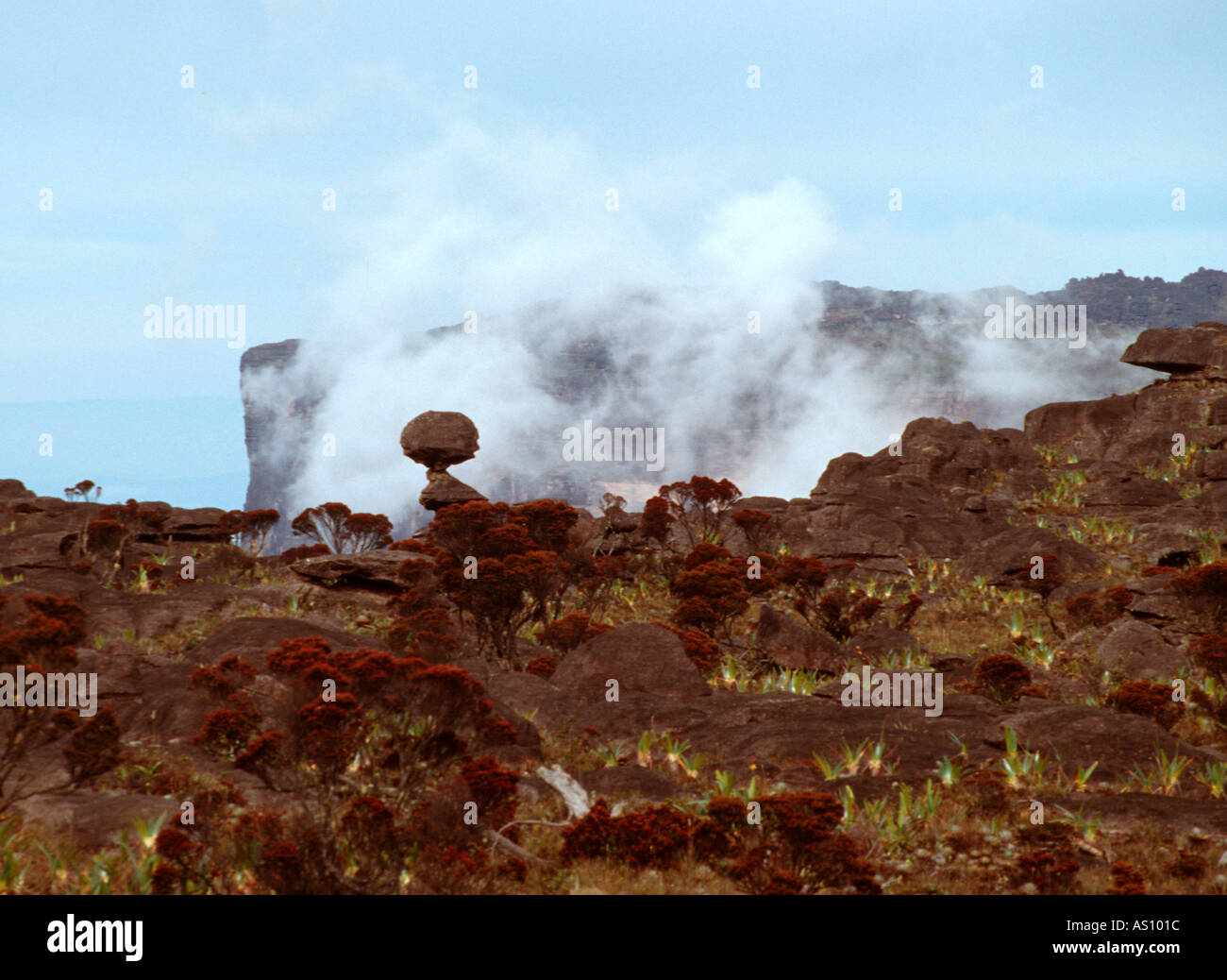 Mount roraima clouds hi-res stock photography and images - Alamy