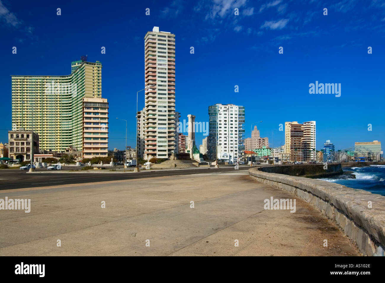 Memorial a las victimas del Maine, Edificio Focsa, Malecon, Vedado ...
