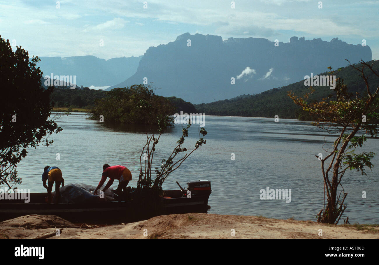 Lake canaima hi-res stock photography and images - Alamy