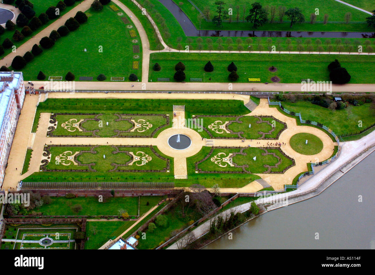 Aerial view of Hampton Court Palace and gardens in Greater London Stock ...