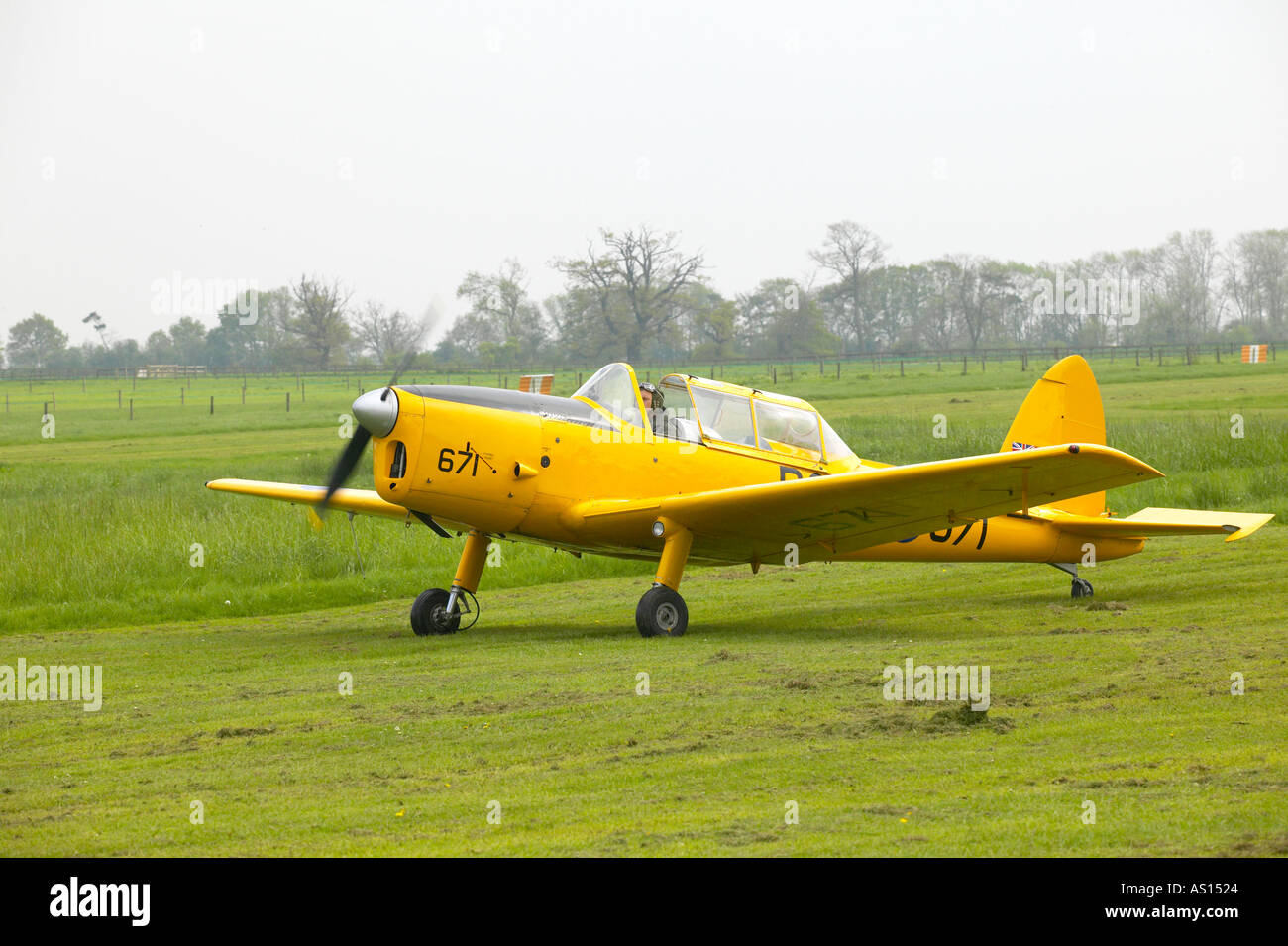 De havilland chipmunk hi-res stock photography and images - Alamy