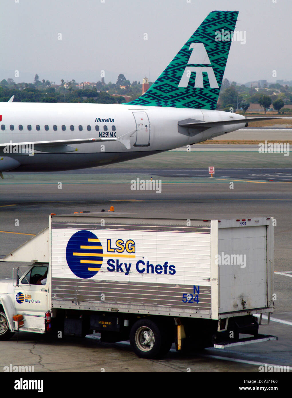 Jet takeoff in los angeles hi-res stock photography and images - Alamy