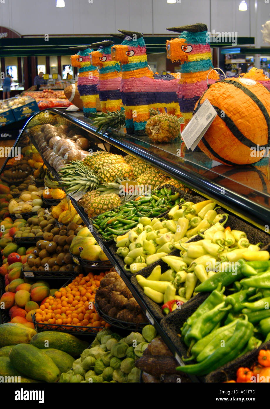 Supermarket vegetable display Portland Oregon USA Stock Photo - Alamy