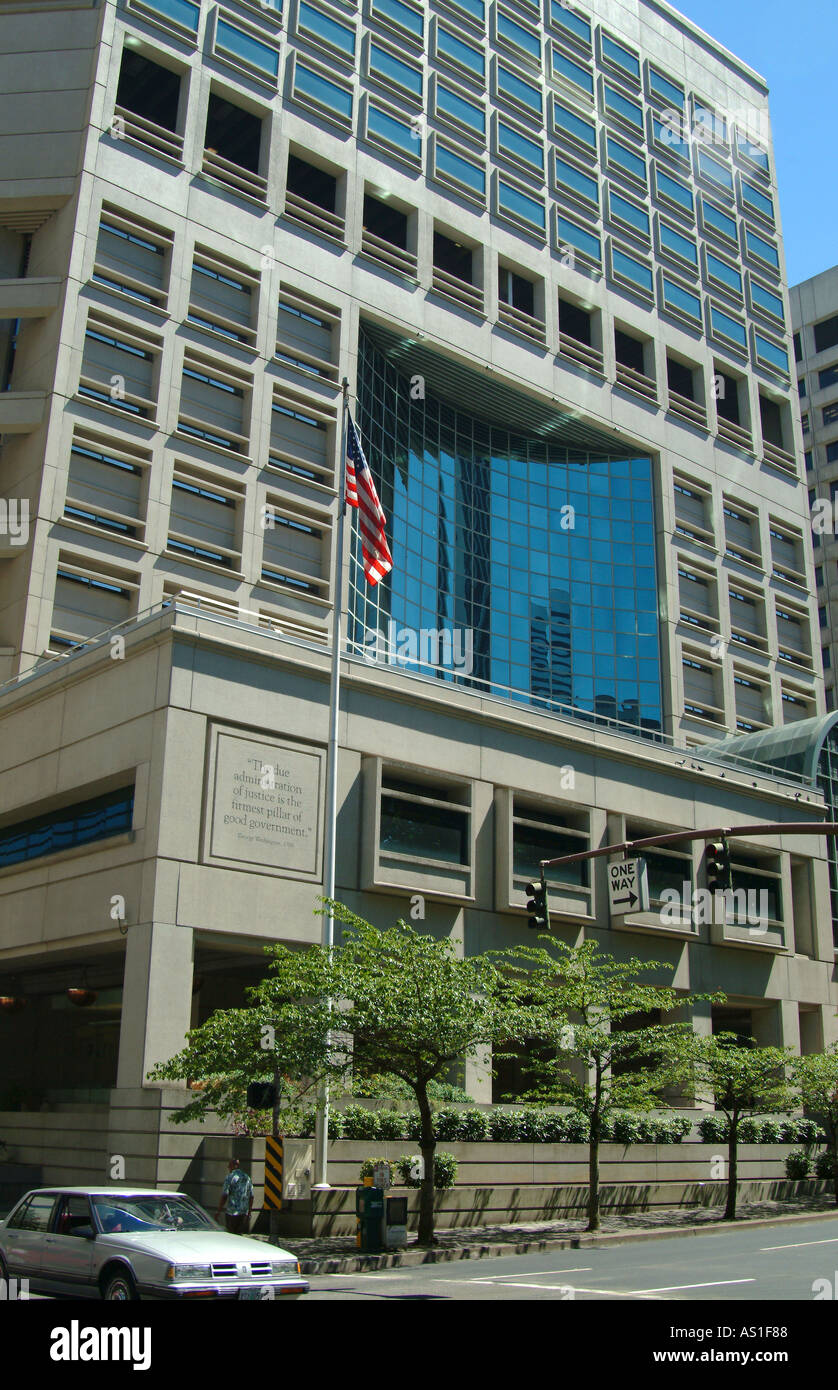 Portlandia statue hi-res stock photography and images - Alamy