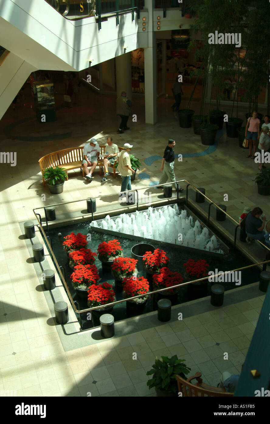 Shopping mall portland hi-res stock photography and images - Alamy