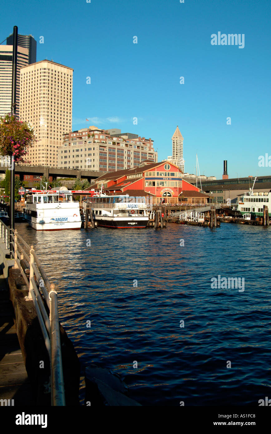 Pier 55 seattle hi-res stock photography and images - Alamy