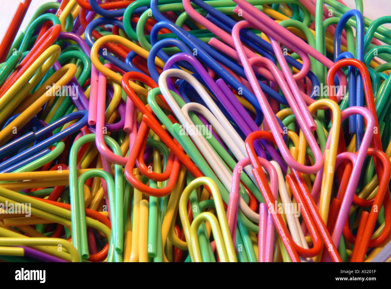 Coloured paperclips hi-res stock photography and images - Alamy