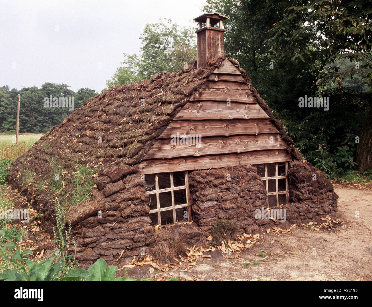 Arnhem, Openluchtmuseum, Plaggenhütte aus Tange/Stadskanaal Stock Photo ...