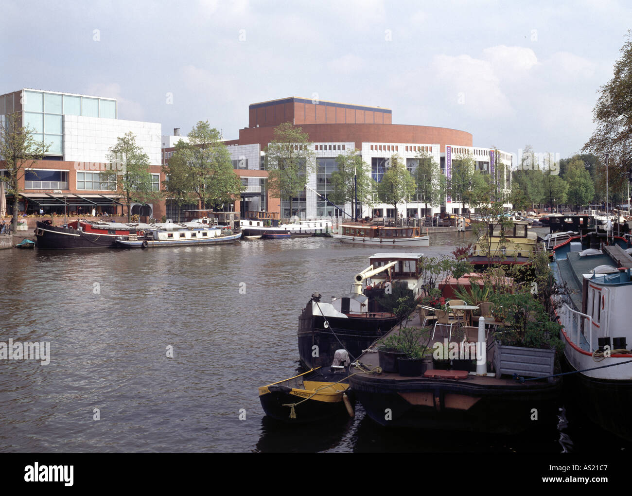 Amsterdam, Stopera, Blick über die Amstel Stock Photo - Alamy