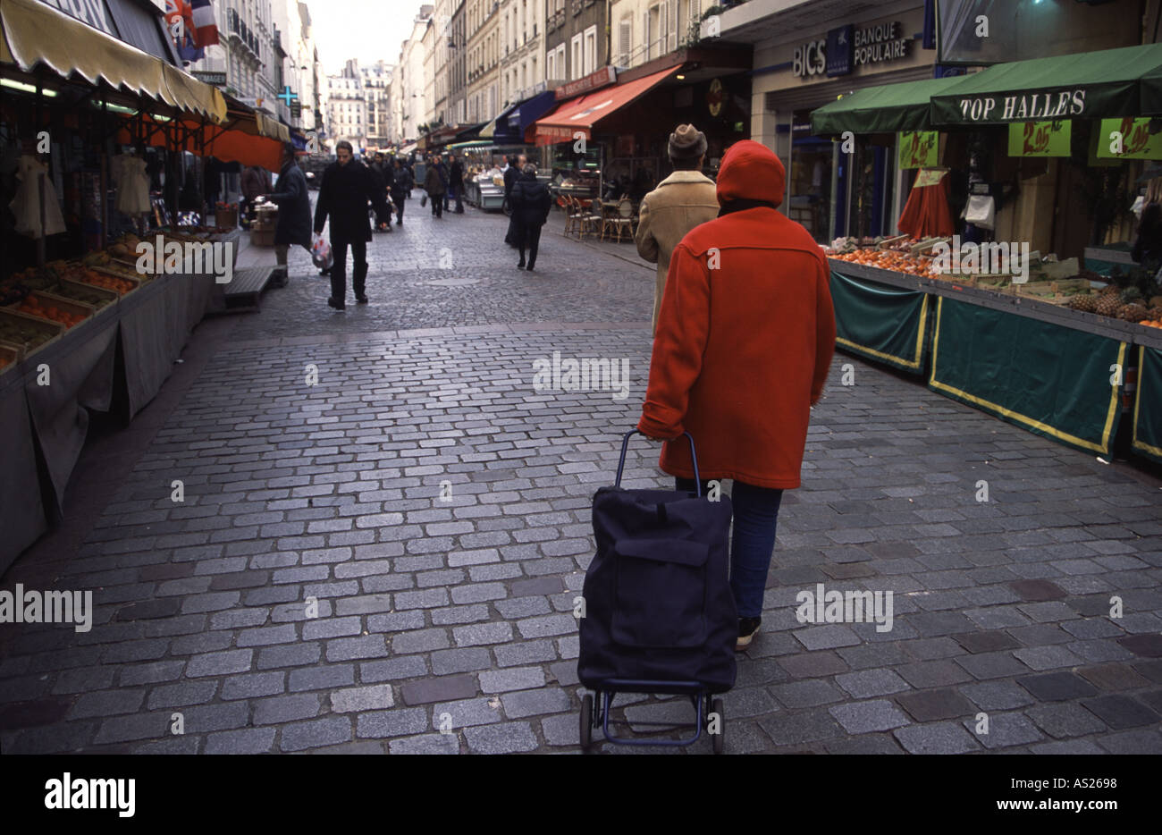 Going shopping at a street market on Rue Cler Paris Stock Photo - Alamy