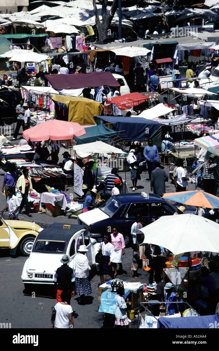 Zoma market antananarivo madagascar hi-res stock photography and images ...