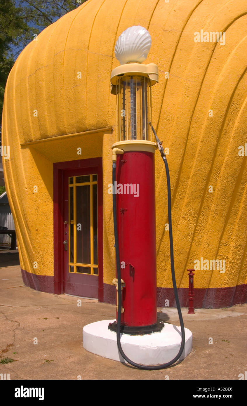 Shell Service Station High Resolution Stock Photography and Images - Alamy