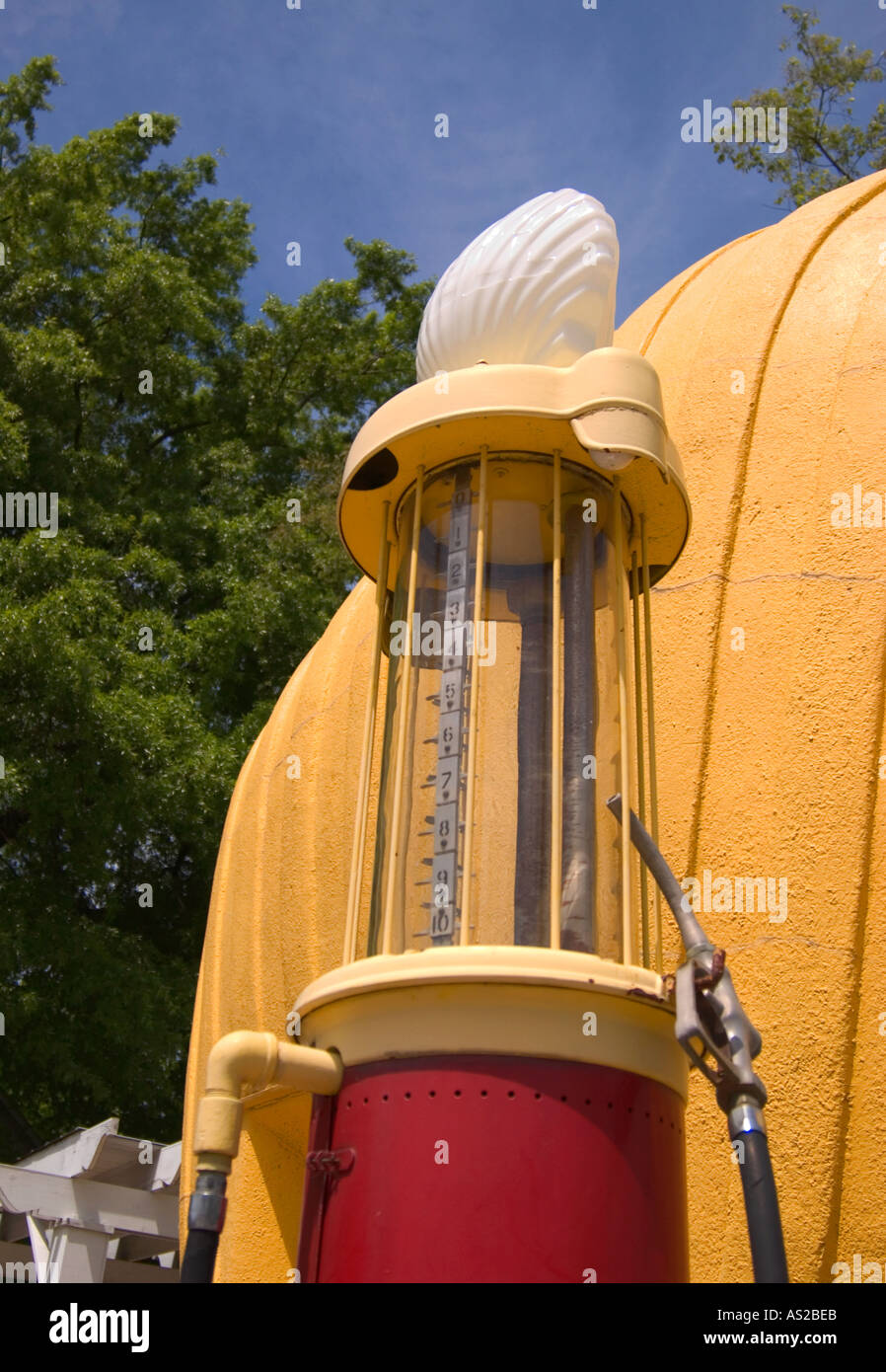 Old Gas Pump at HIstoric Shell Shaped Shell Service Station in Winston ...