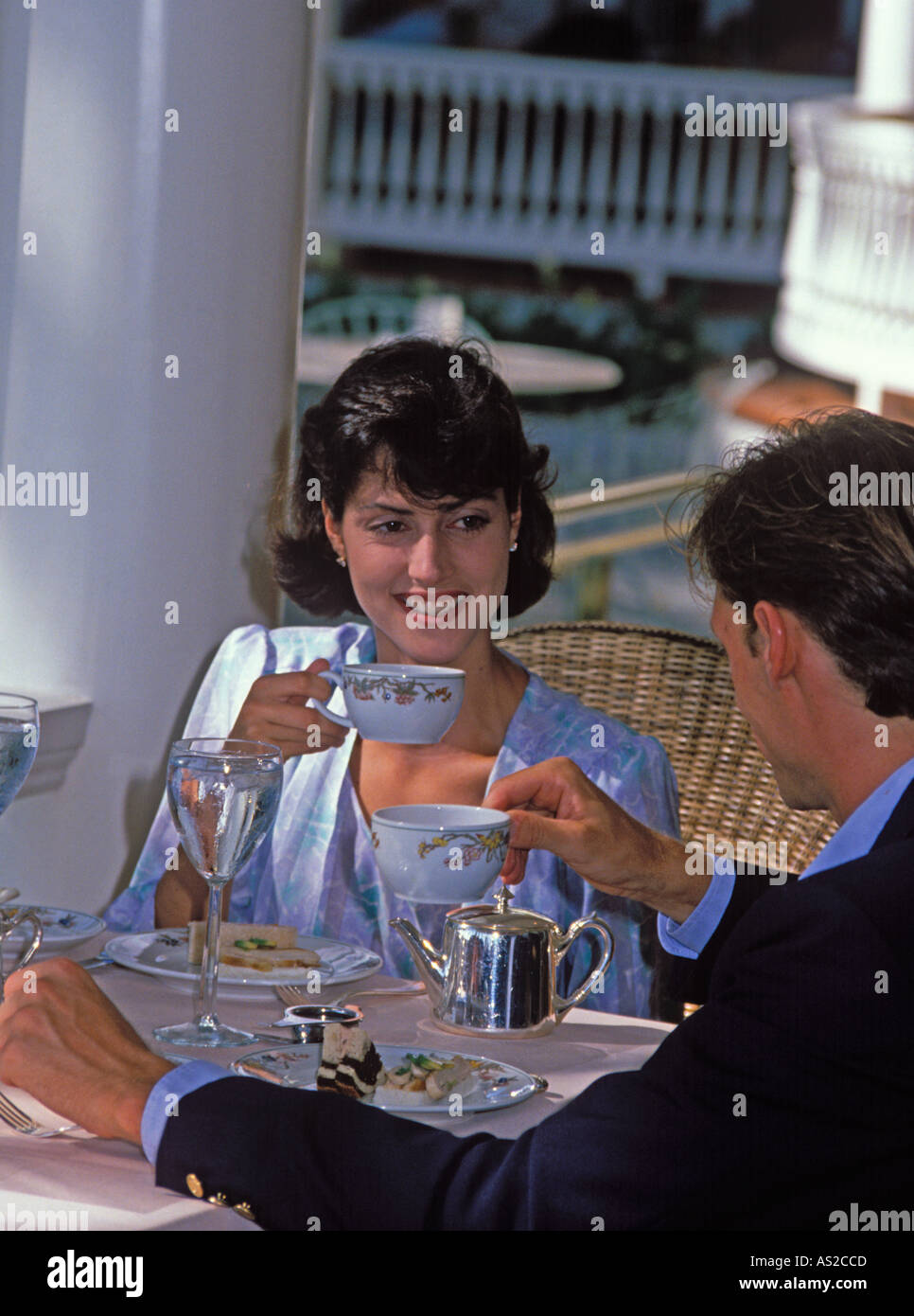 Hawaii dining couple hi-res stock photography and images - Alamy
