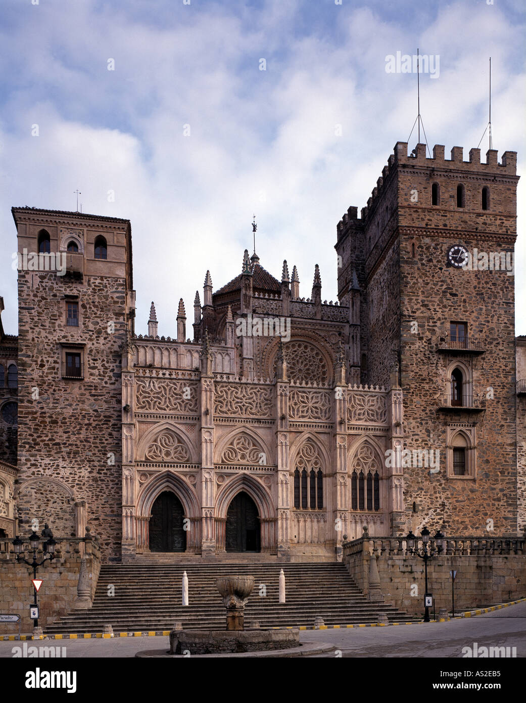 Guadalupe, Real Monasterio de la Virgen, Klosterfassade Stock Photo - Alamy