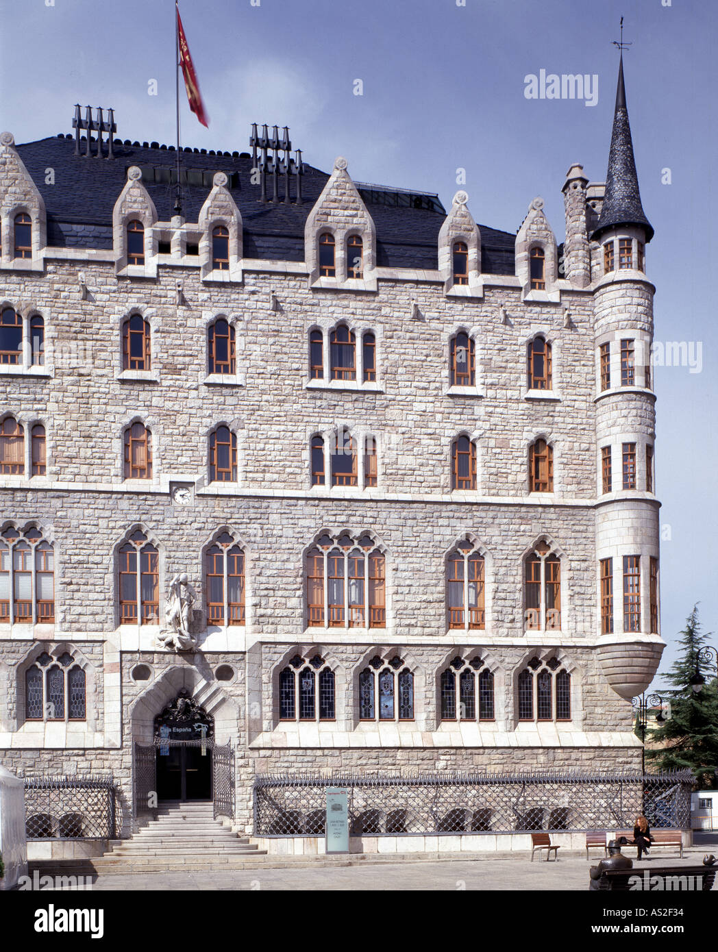Leon, Casa de los Botines, Antonio Gaudi Stock Photo - Alamy