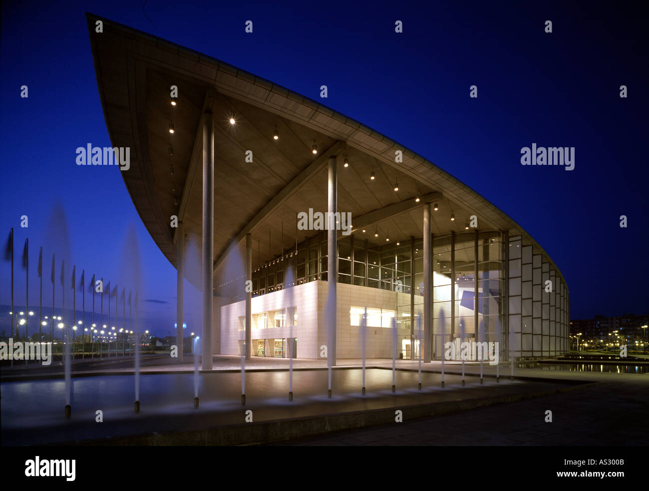 Foster Mounting High Resolution Stock Photography and Images - Alamy