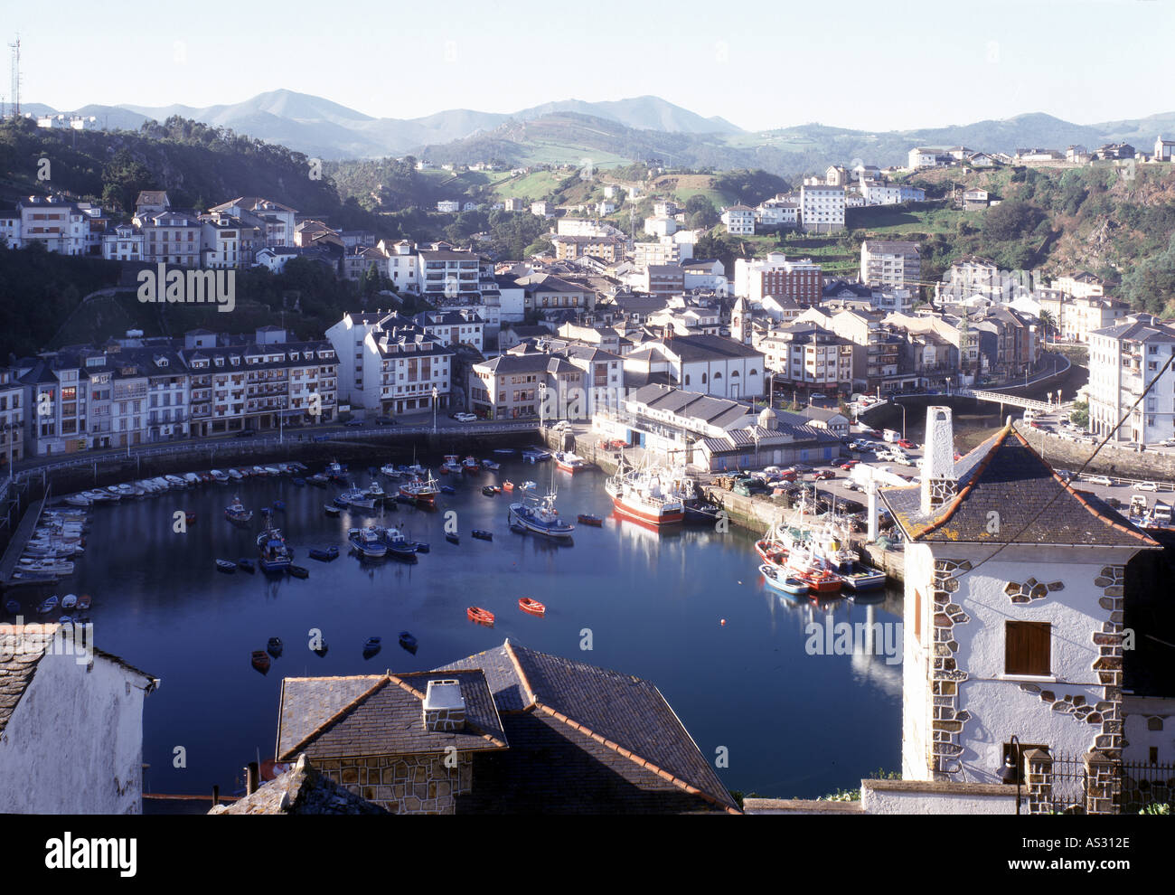 Port de luarca espagne hi-res stock photography and images - Alamy
