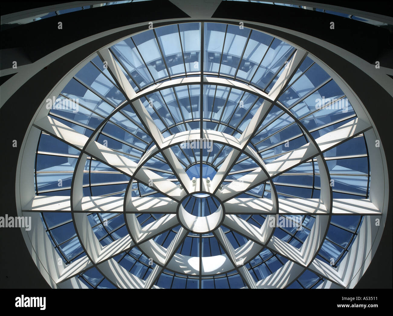 München, Pinakothek der Moderne, Dachfenster, Rotunde Stock Photo - Alamy