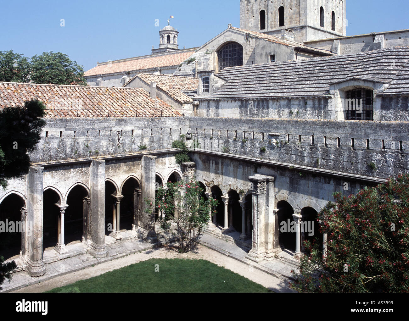 Arles, Kathedrale St.-Trophime, Kreuzgang Stock Photo - Alamy