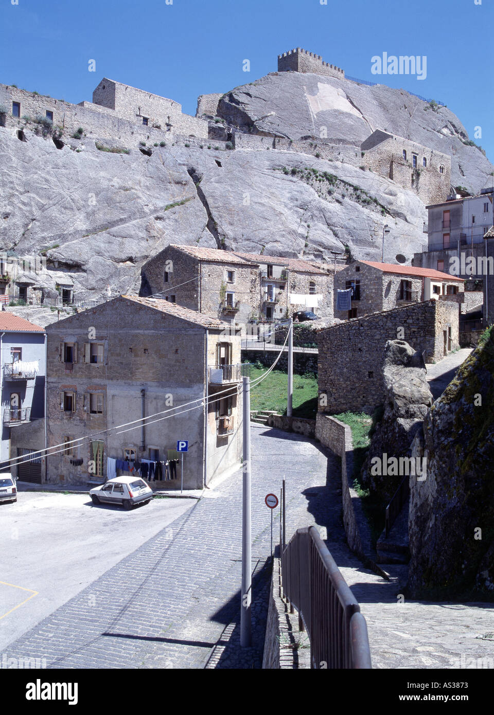 Sperlinga castello hi-res stock photography and images - Alamy