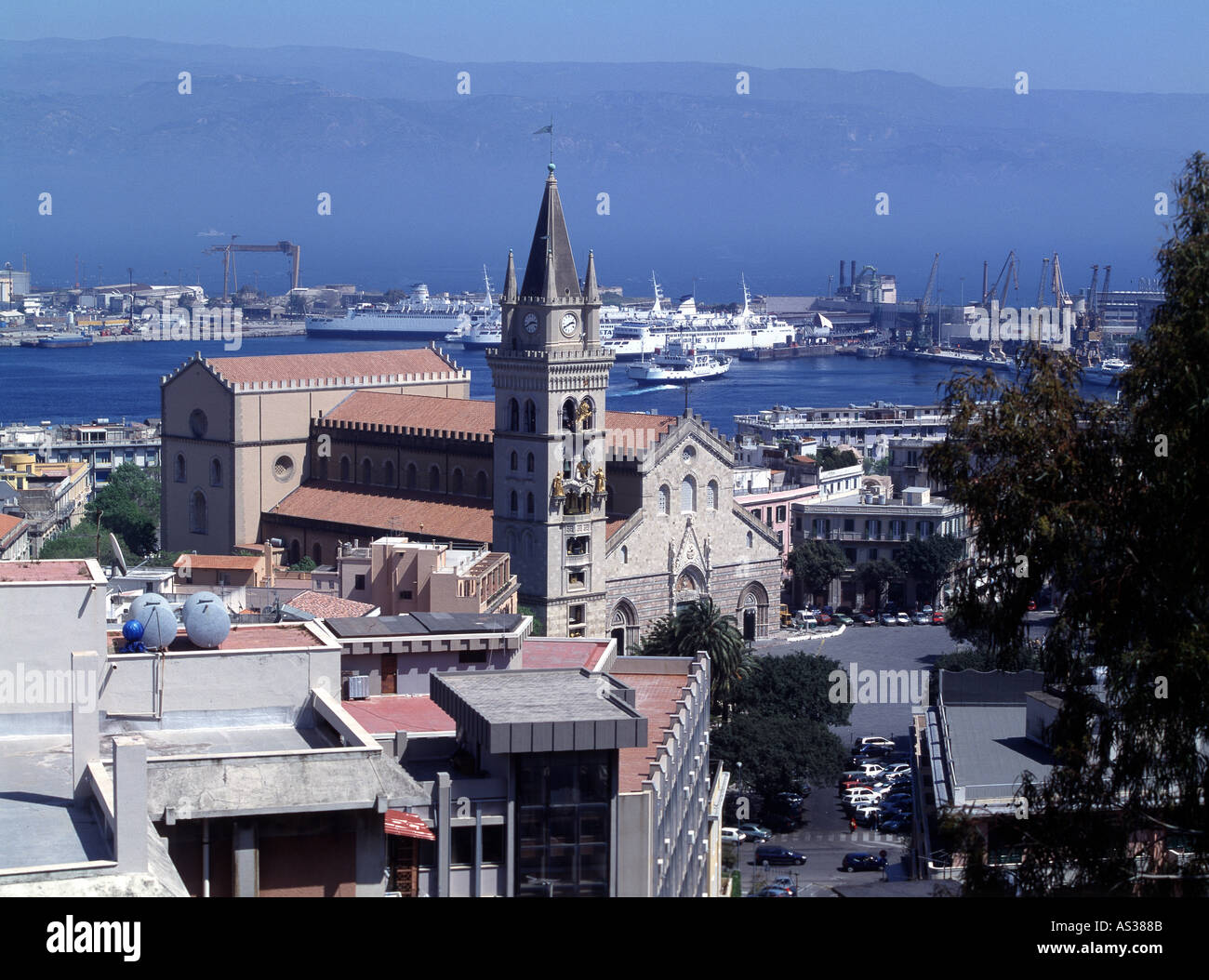 Messina port medieval hi-res stock photography and images - Alamy