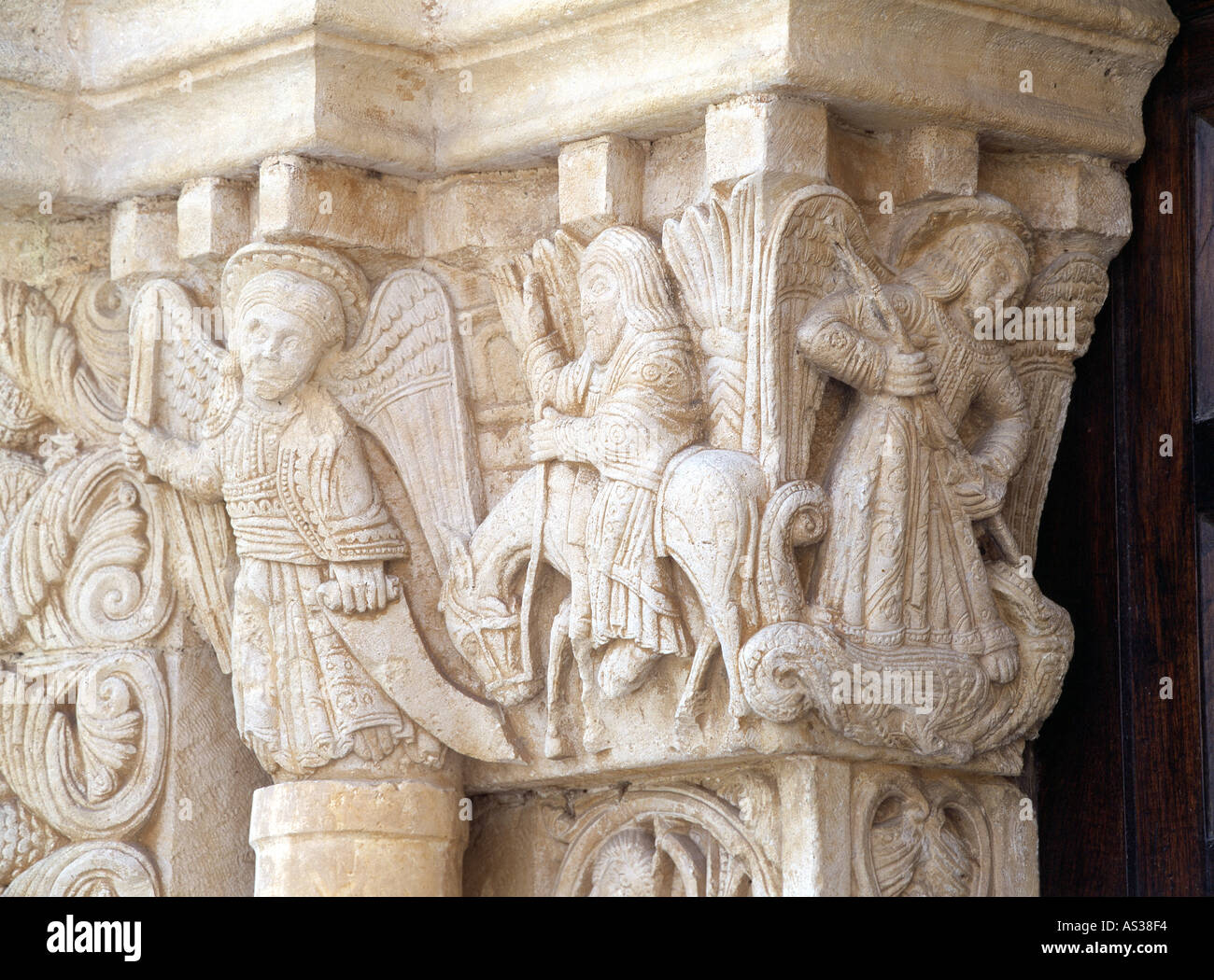 Siponto, S. Leonardo, Portalkapitell: Bileam auf dem Esel und Erzengel ...