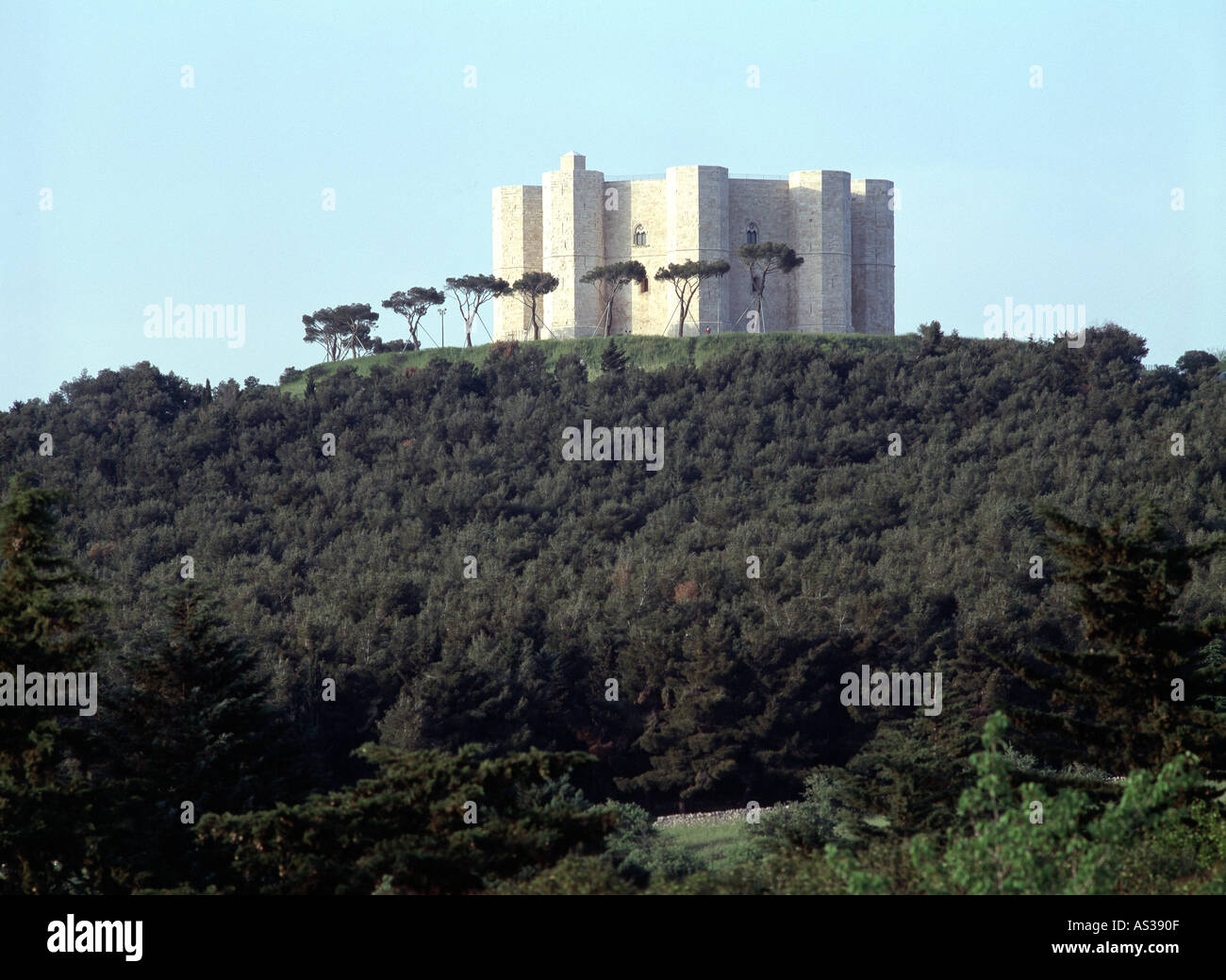 Castillo del monte puglia hi-res stock photography and images - Alamy