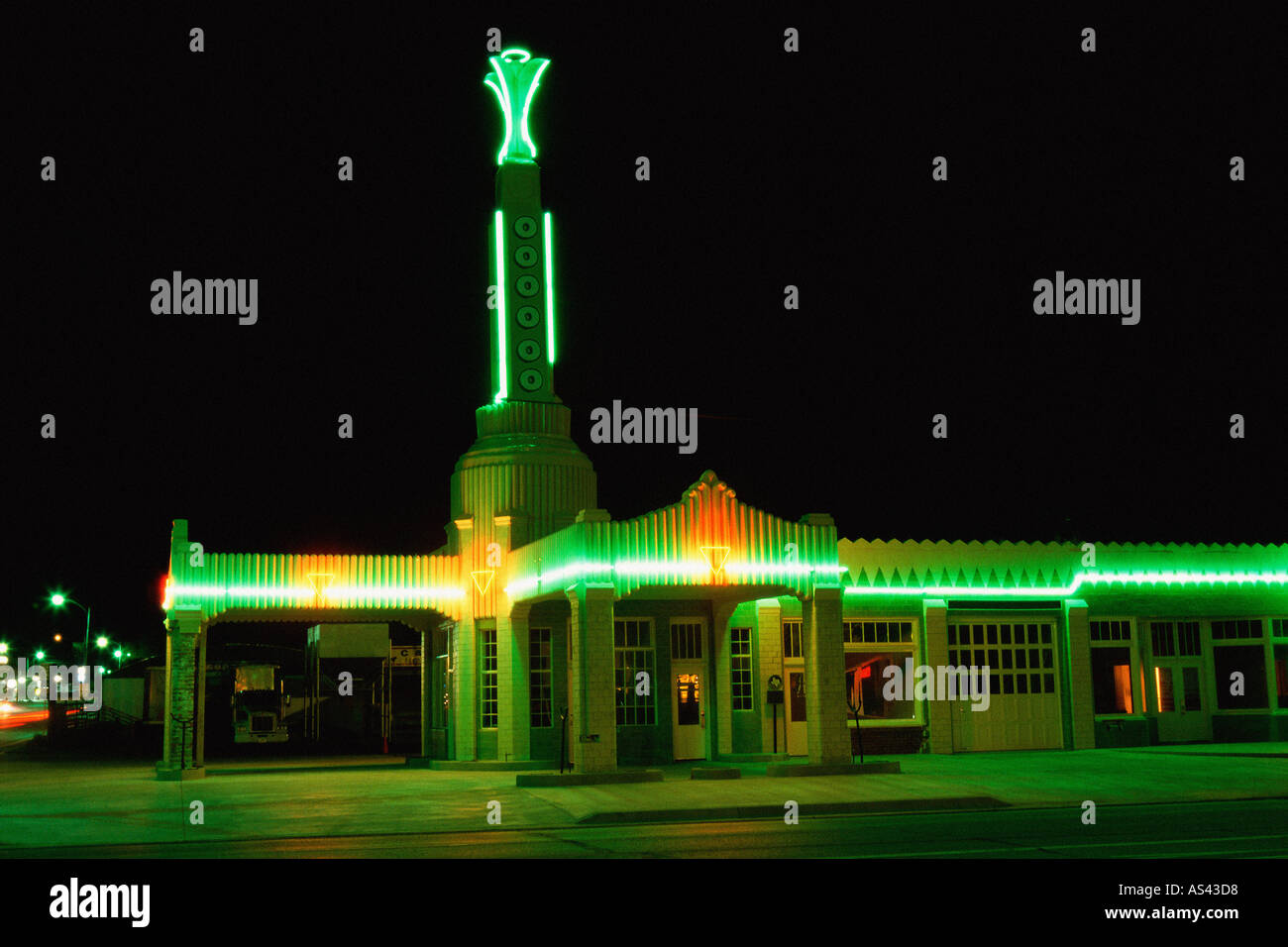 Petrol station window night hi-res stock photography and images - Alamy