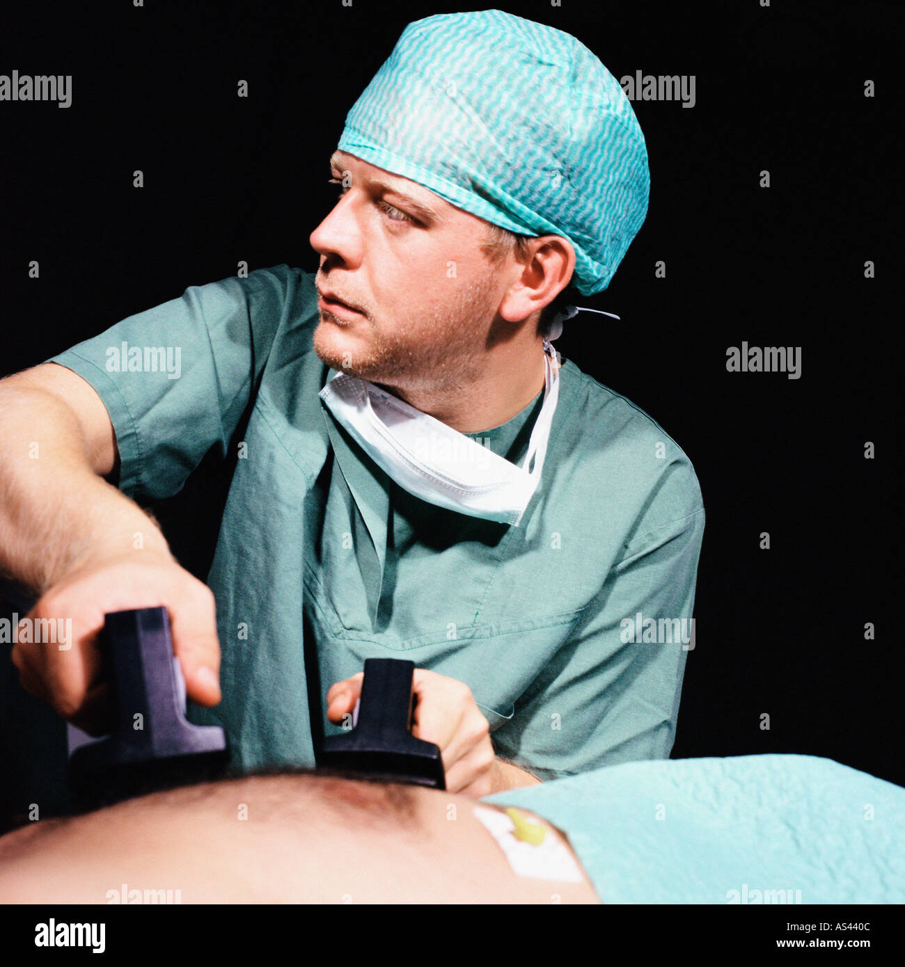 Nurse defibrillating patient hi-res stock photography and images - Alamy