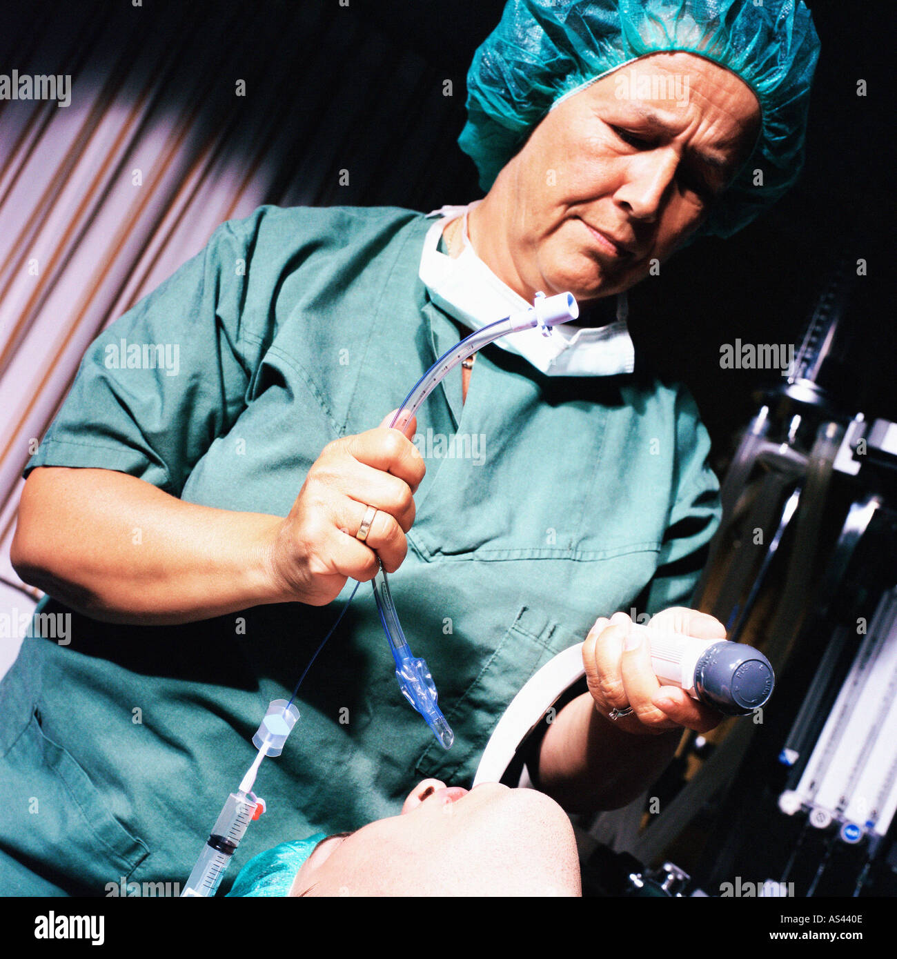 Nurse intubating patient Stock Photo - Alamy