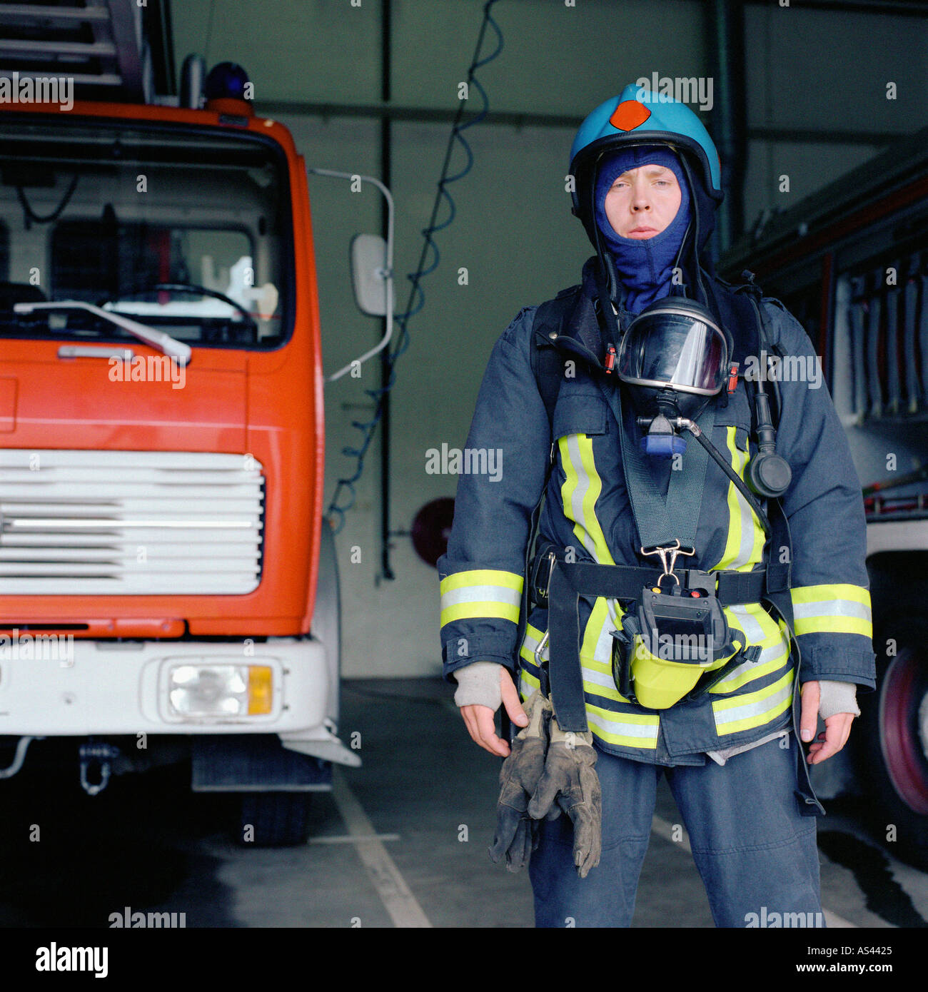 Fireman fully kitted out Stock Photo - Alamy
