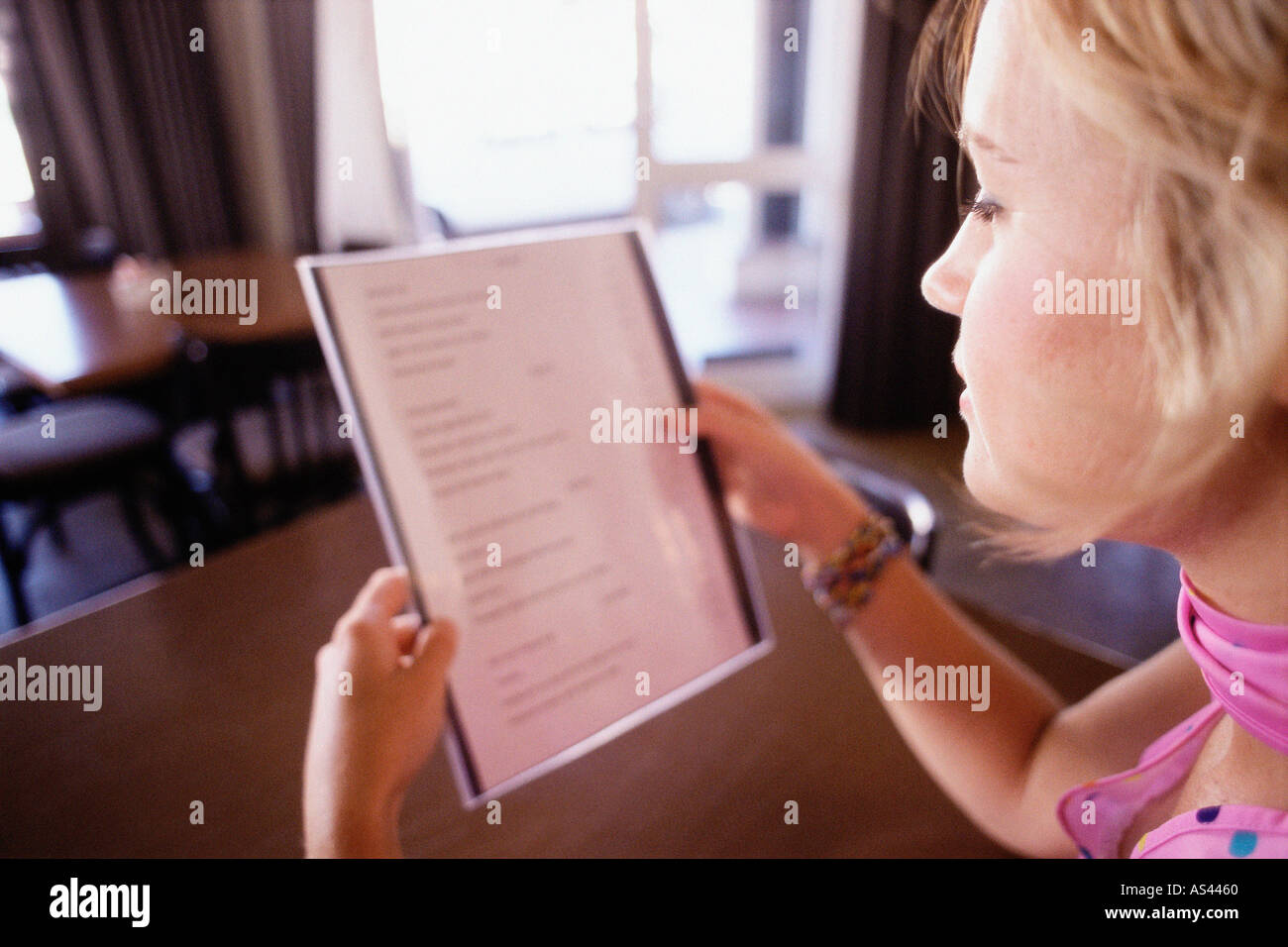 Woman reads menu restaurant hi-res stock photography and images - Alamy