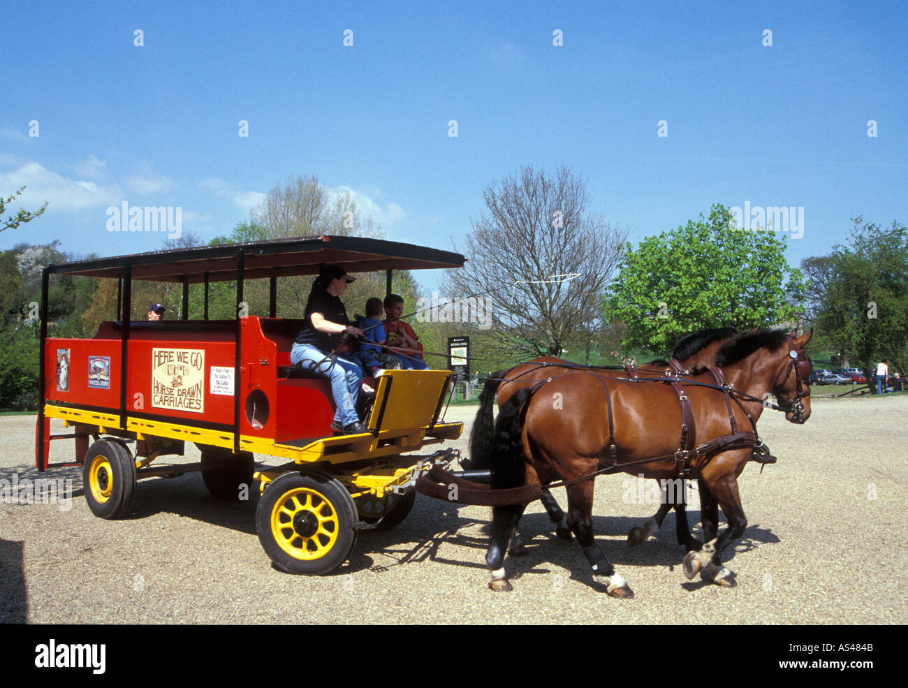 Horses pulling carriage hi-res stock photography and images - Alamy