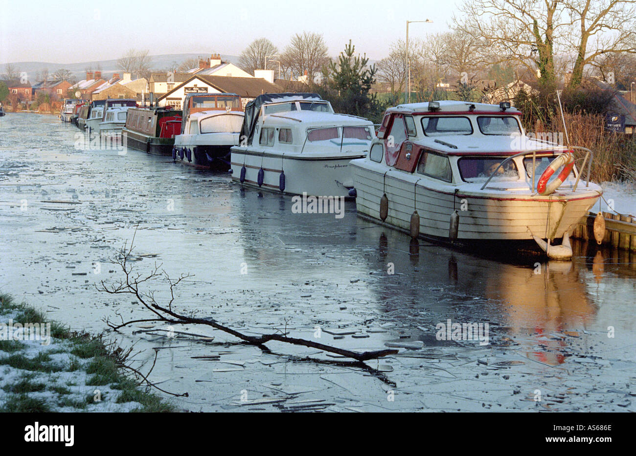 Waterway winter weather hi-res stock photography and images - Alamy