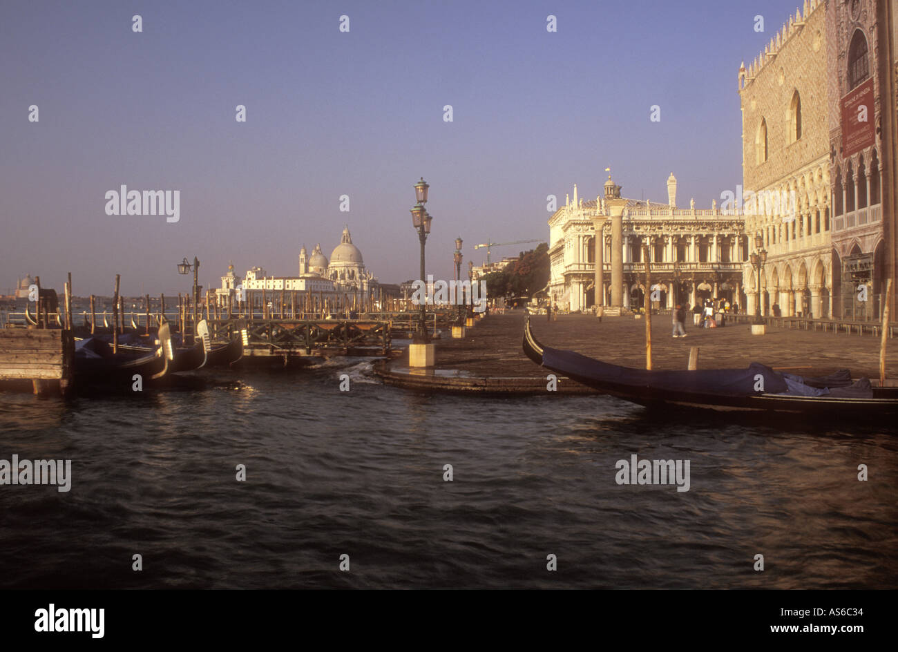 Molo of st mark hi-res stock photography and images - Alamy