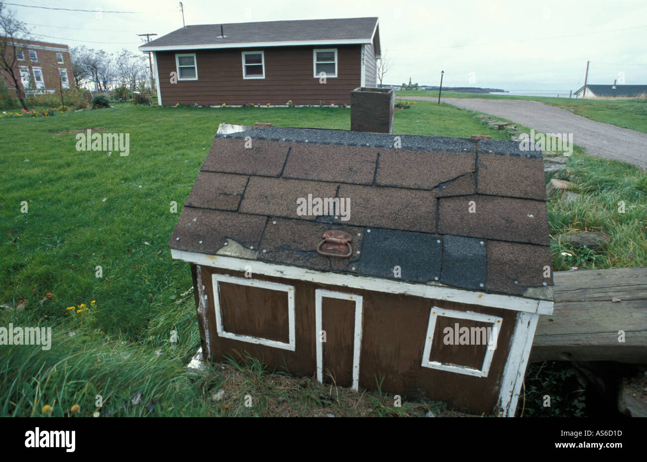 house with small mail house Stock Photo - Alamy