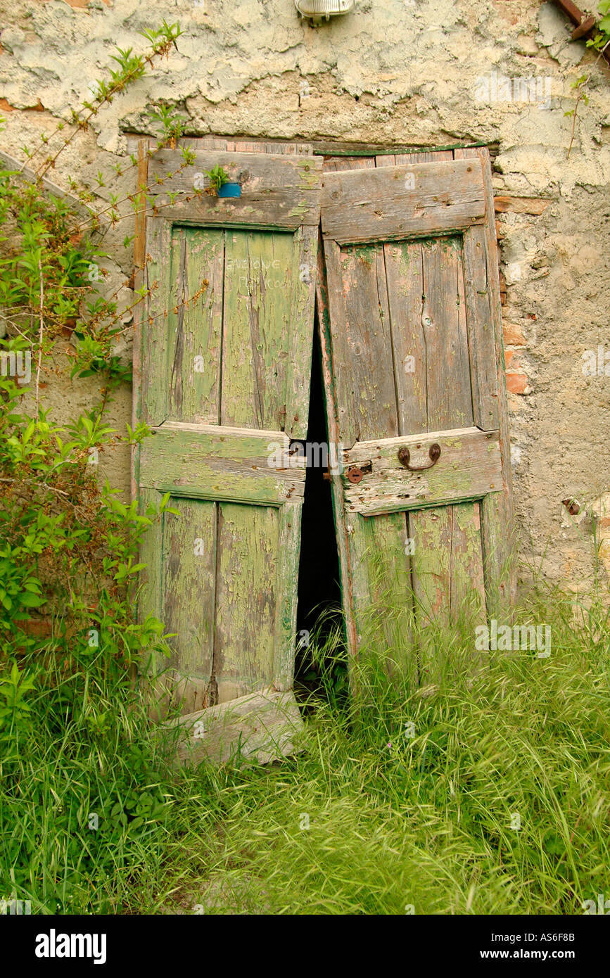 Rotting wooden doors hi-res stock photography and images - Alamy
